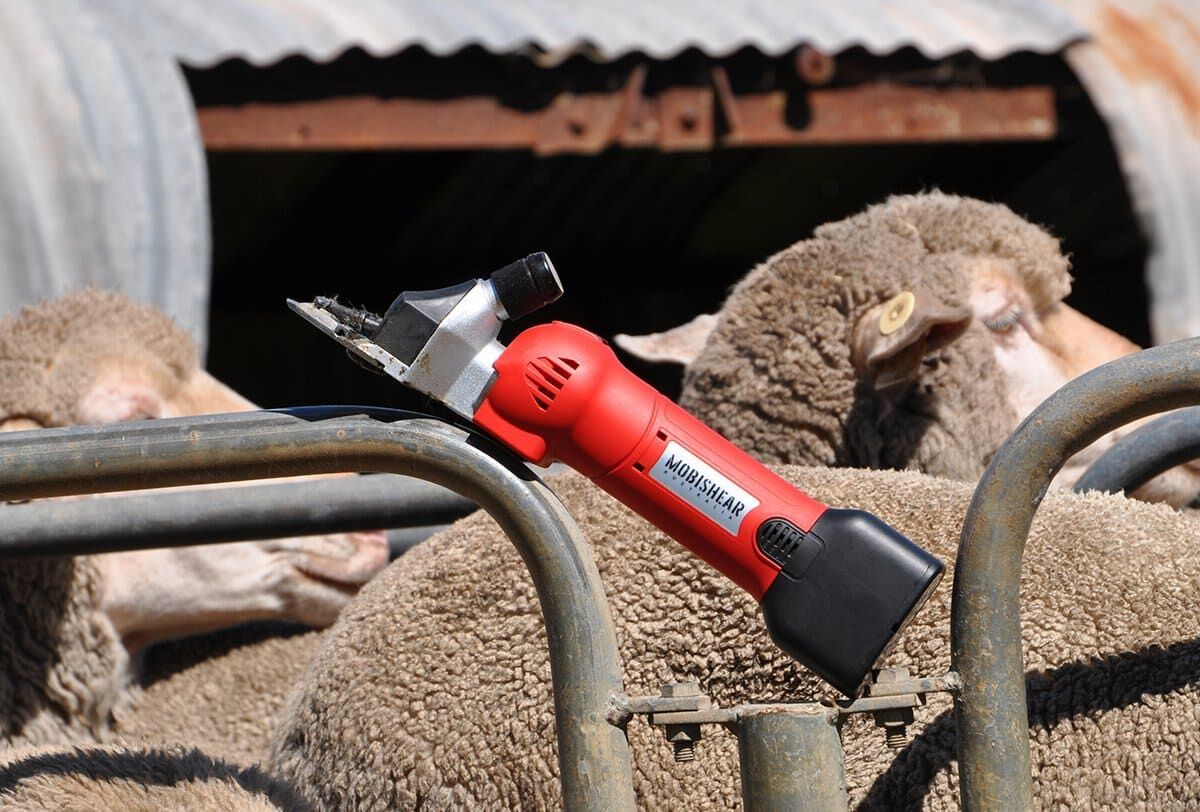 100% Cordless Battery Powered Shearing Handpiece | Mobishear